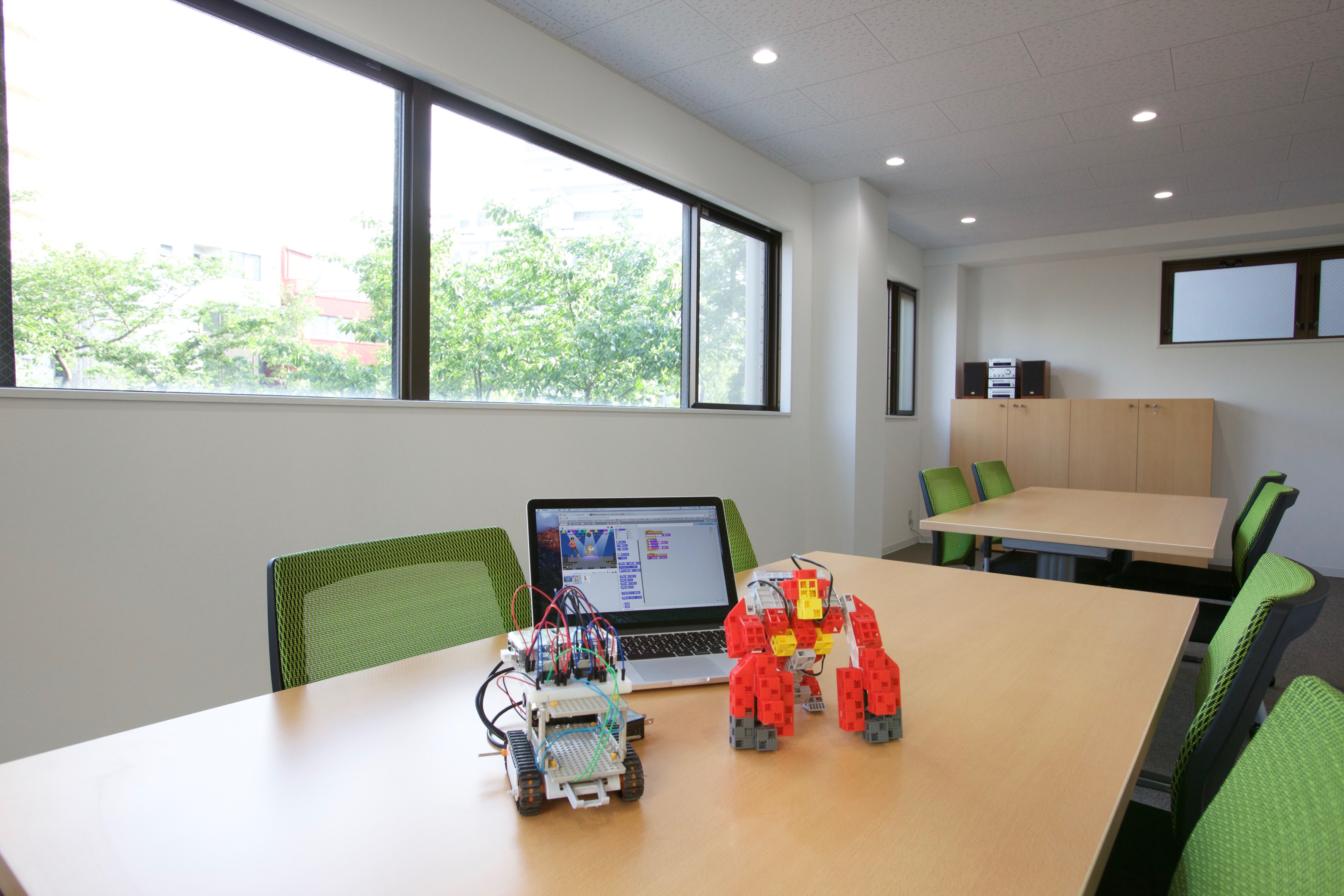 小学生、中学生、高校生の子供向けプログラミング＆ロボット教室 Timeless Education